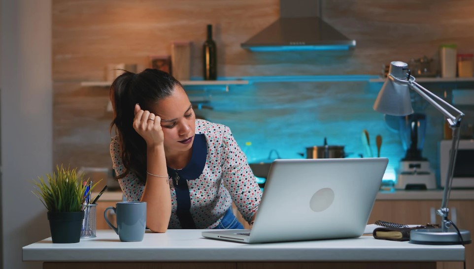 5 Bad Habits that Impacts Your Productivity - The Success Institute